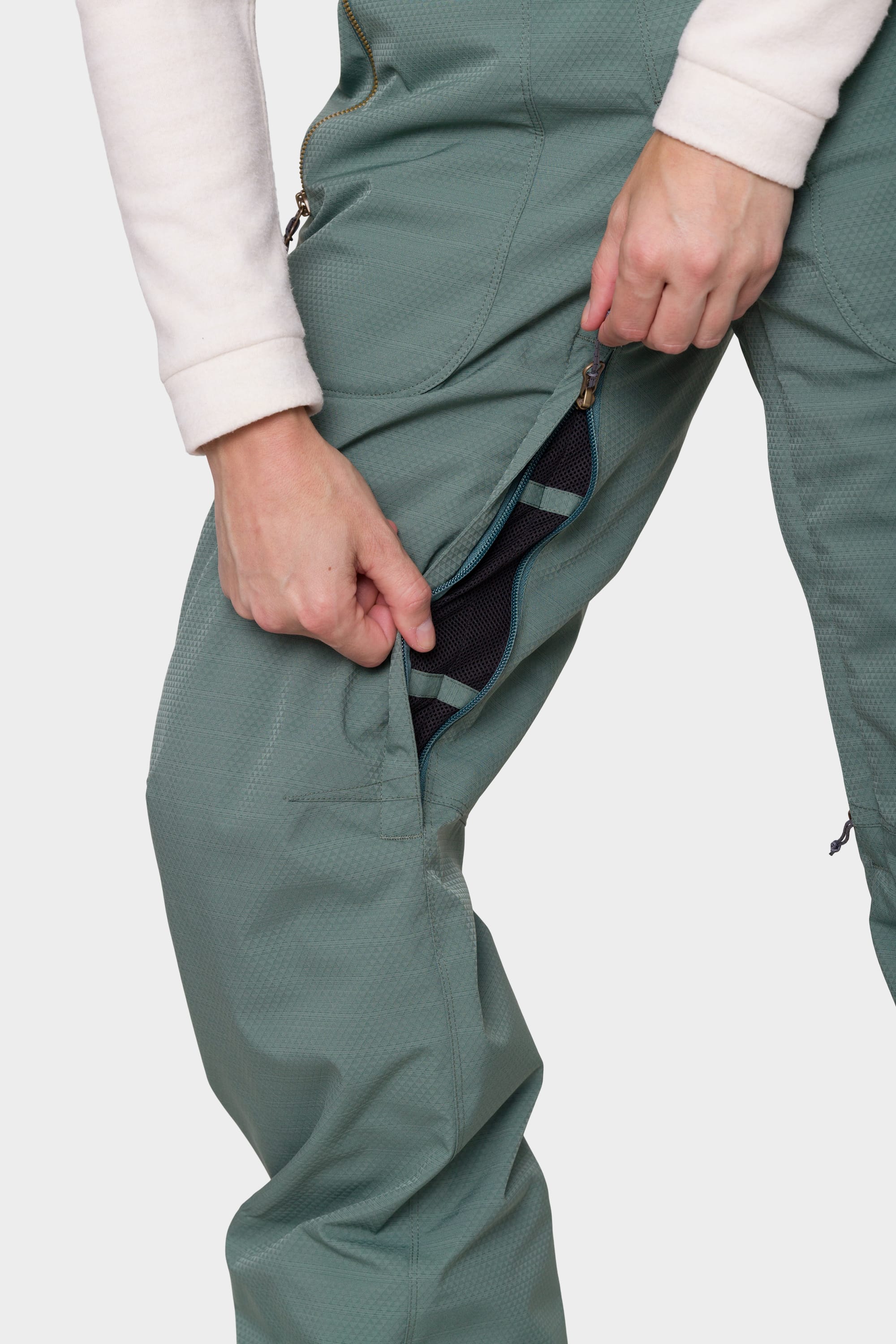 686 Women's Black Magic Insulated Snow Bibs 2024 - Cypress Green Jacqu ...